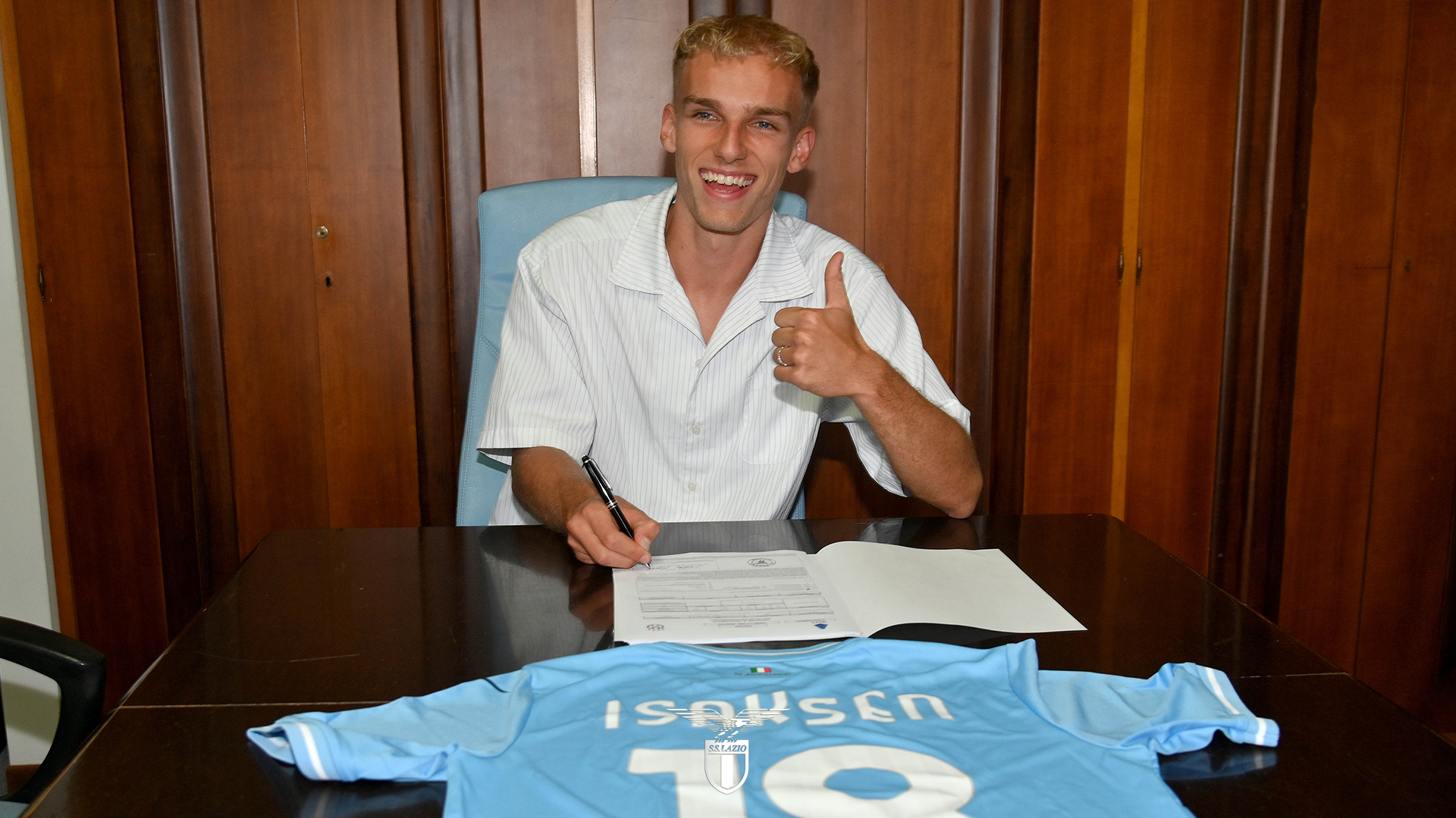 Le prime ore in biancoceleste di Gustav Isaksen | Video